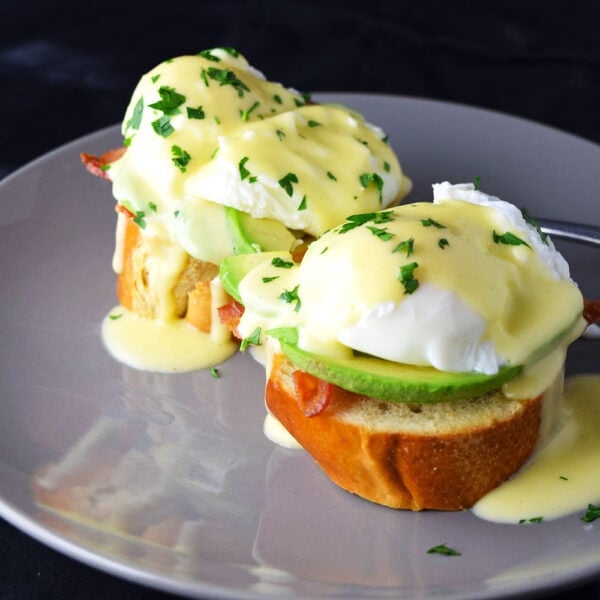 Easy Eggs Benedict with Hollandais Sauce - Kitchen Swagger