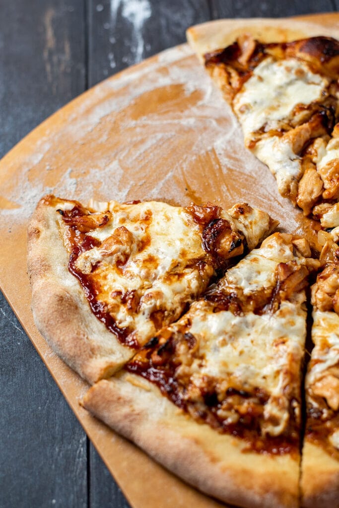 BBQ Chicken and Bacon Pizza Recipe - Kitchen Swagger
