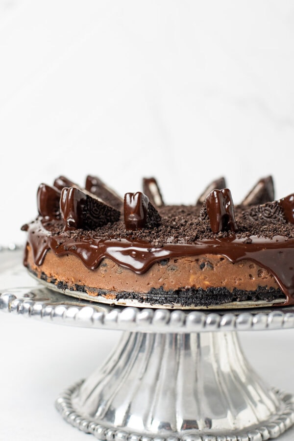 Easy Chocolate Oreo Cheesecake Recipe - Kitchen Swagger