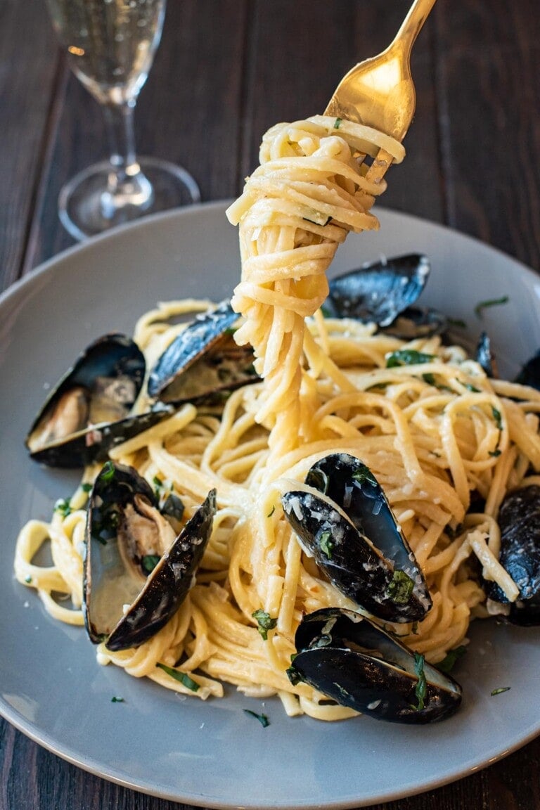 Pasta with Mussels - Kitchen Swagger