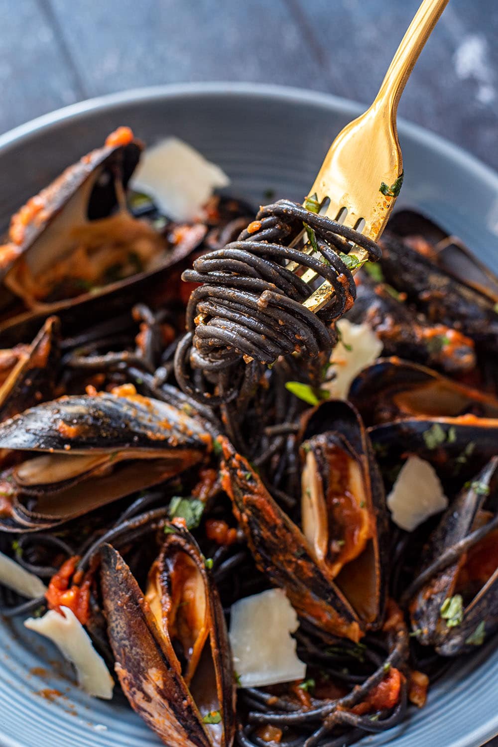 Squid Ink Pasta with Mussels Recipe - Kitchen Swagger