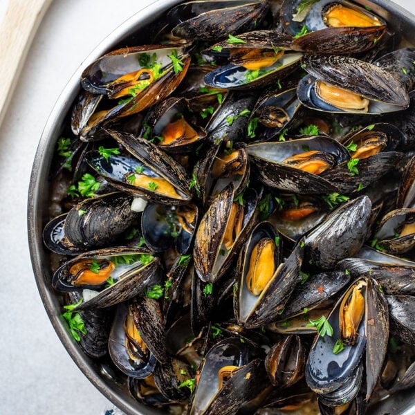 Steamed Mussels With Bacon & Beer - Kitchen Swagger