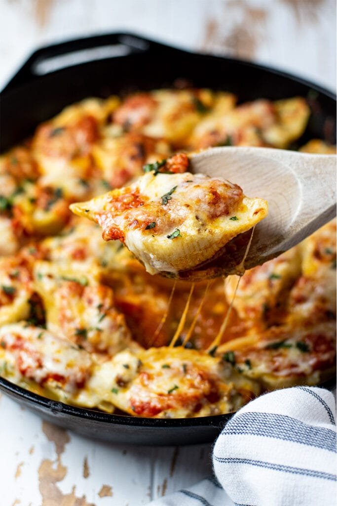 Sausage Stuffed Shells Recipe - Kitchen Swagger