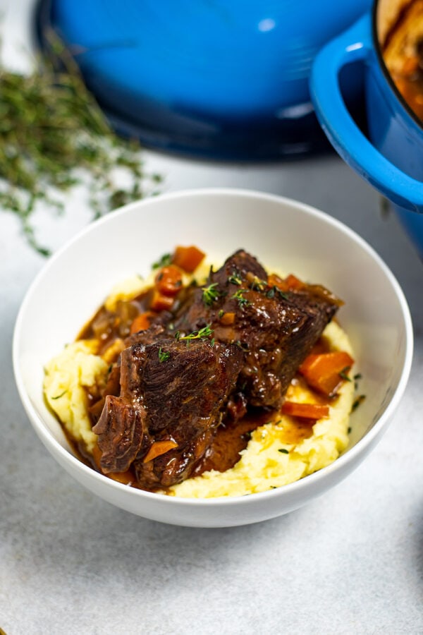 Red Wine-Braised Short Ribs Recipe - Kitchen Swagger