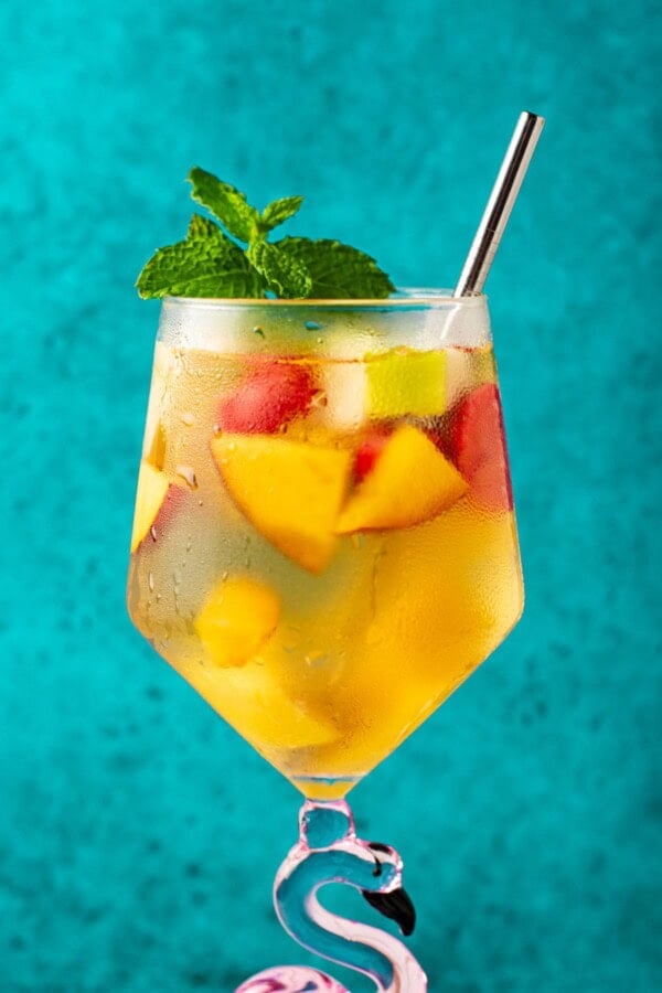 The Beginner's Guide to Essential Cocktails - HARDCOVER - Kitchen Swagger